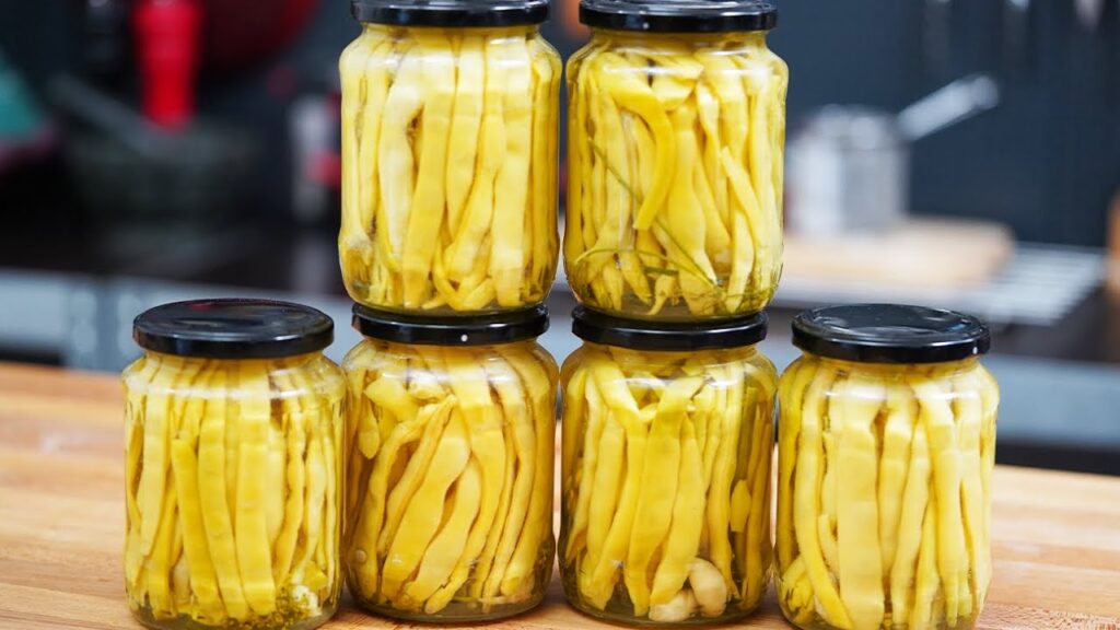 Fasole verde la borcan cu usturoi și mărar – conservare naturală